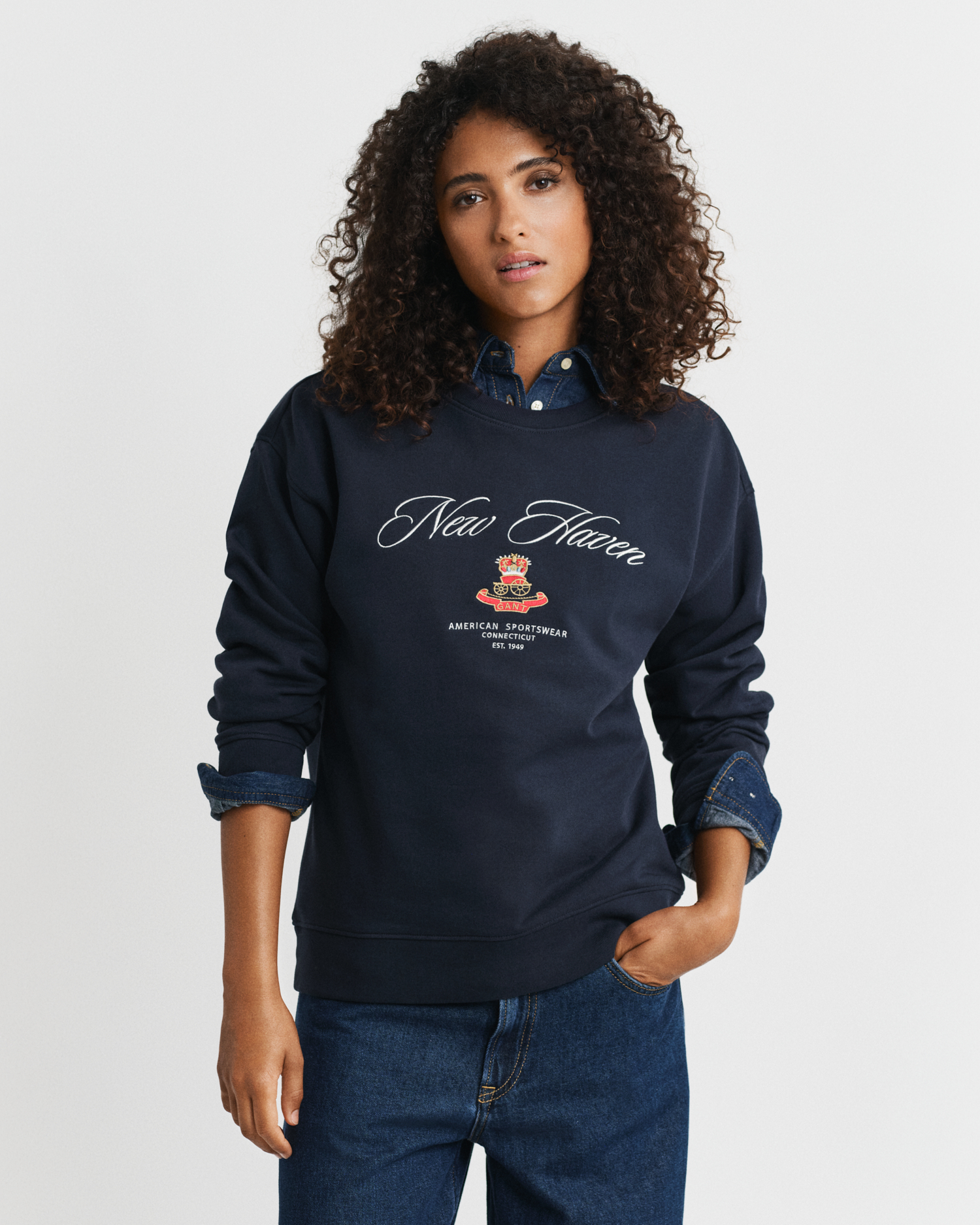 Sweatshirt med rund hals och emblem - GANT